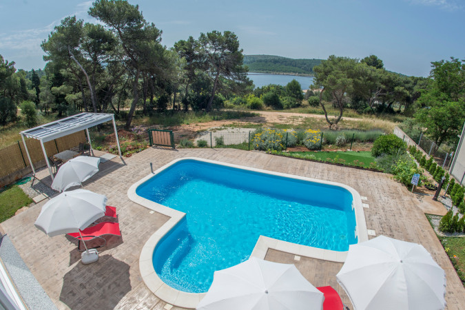 Karasi - vacation house and apartment with pool in Pomer, Istria - Croatia